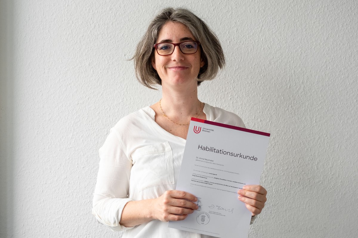 The University of Bremen hands Prof. Dr. Anna Neumaier her habilitation ...