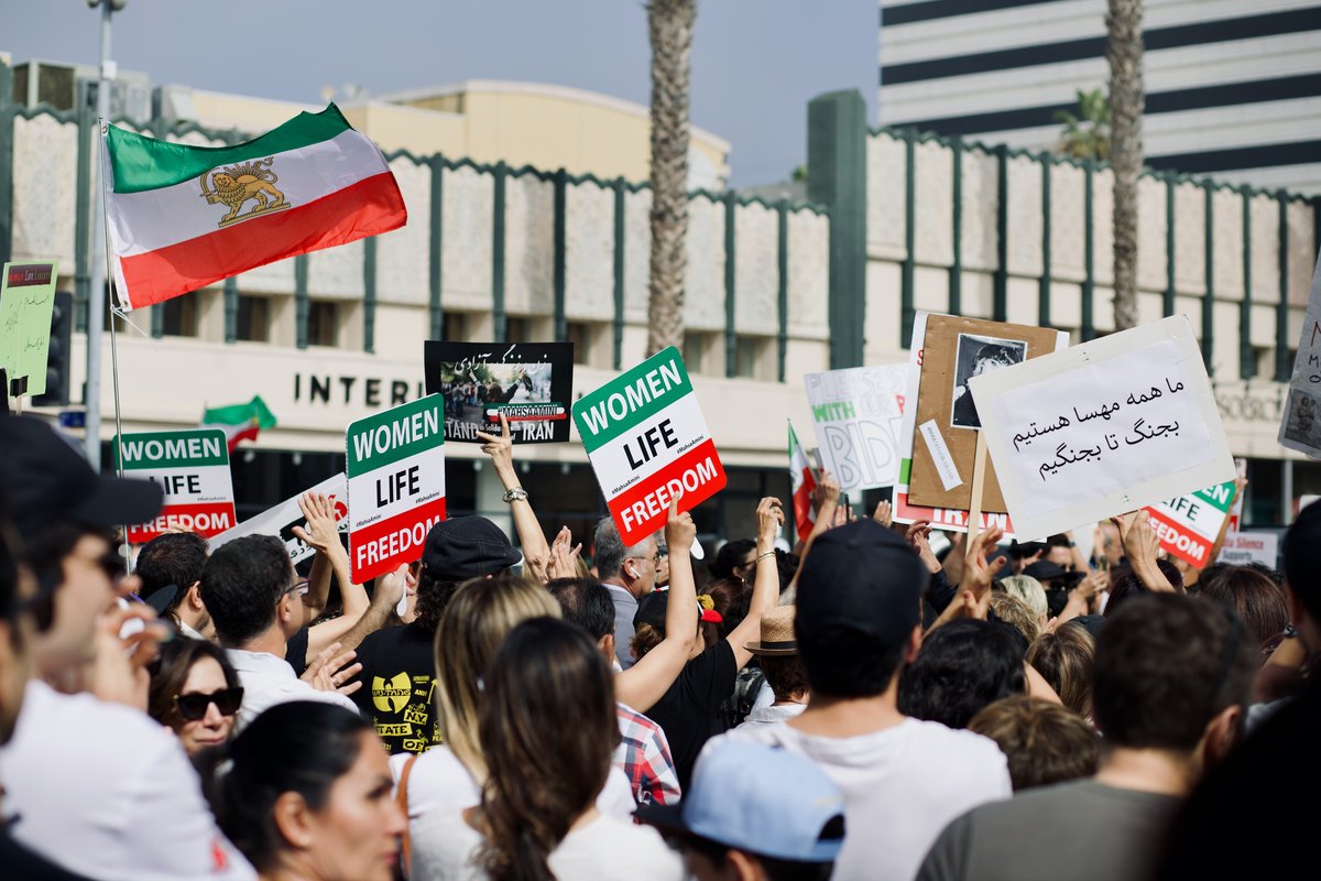 Iran zwischen Diktatur und Revolution: Ein Podiumsgespräch - CERES ...